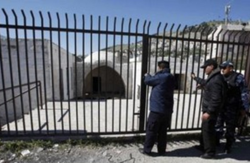 Right wing activists march to Joseph's Tomb in Nablus - The Jerusalem Post