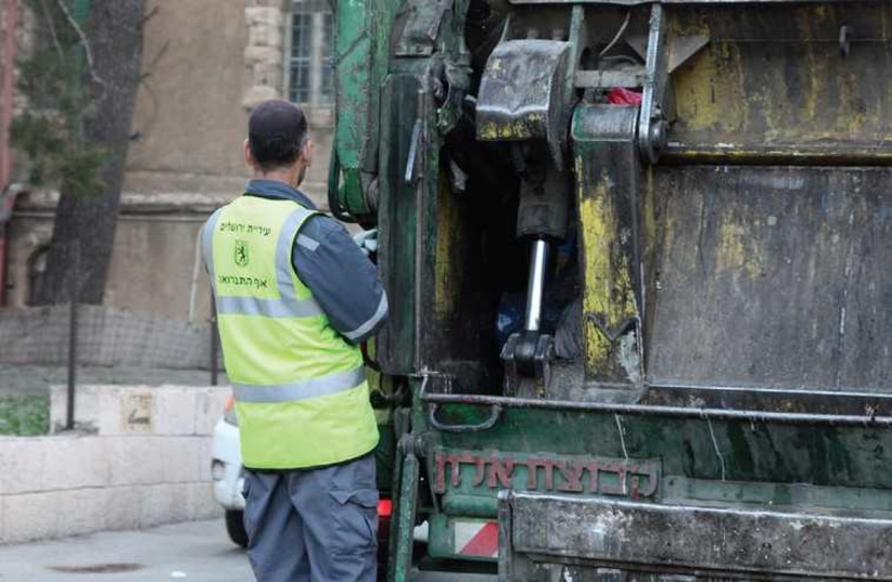 ‘Mountains of garbage’ pile up over Passover - Israel News - The ...