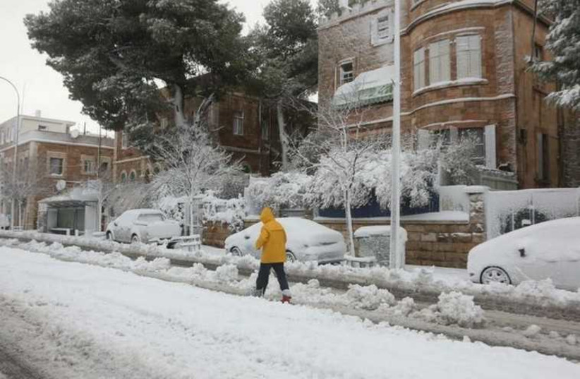 IN PICTURES: Snow falls in Golan, Jerusalem, and even in Negev desert ...