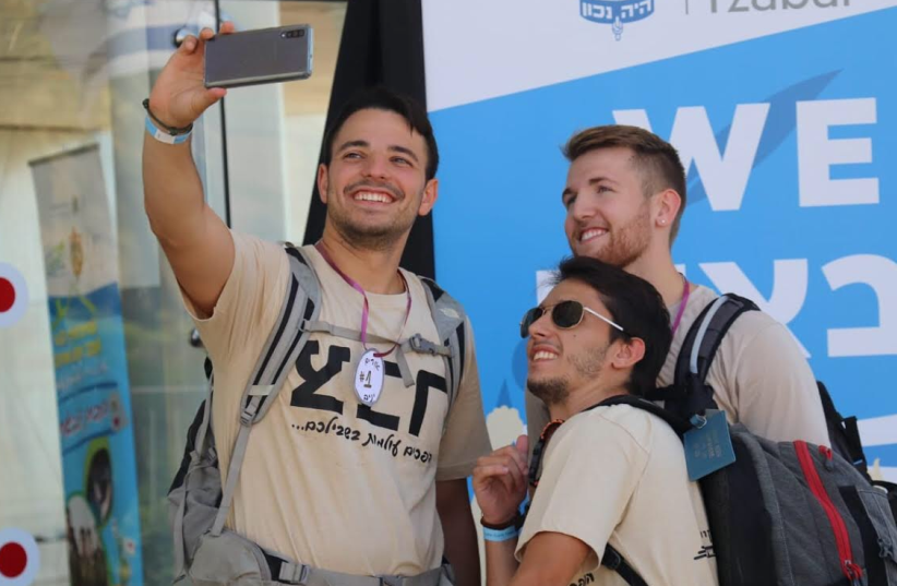 Over 300 lone soldiers enlist in IDF through Tzofim Garin Tzabar ...