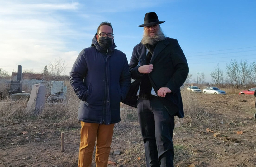 Russian missile hits Ukrainian synagogue, Chief Rabbi condemns attack ...