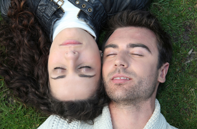 Why are you better at recognizing upright faces? - The Jerusalem Post