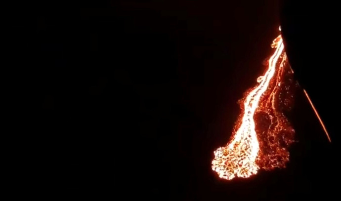 Underwater volcano eruption blasted water vapor in stratosphere - study ...