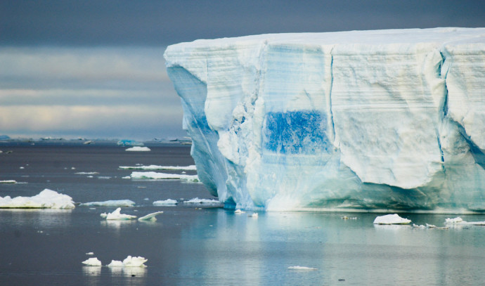 Iceberg twice the size of New York City breaks free from Antarctica ...