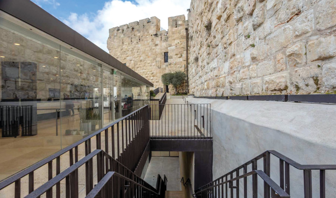 Art retrospective at the Tower of David Museum - The Jerusalem Post