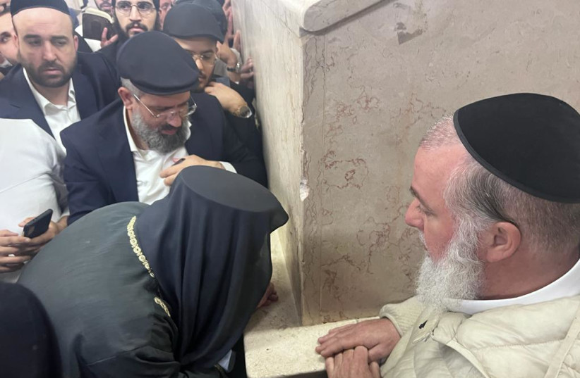 Heart-touching: Rabbi Pinto visits his great-grandfather Baba Sali's ...