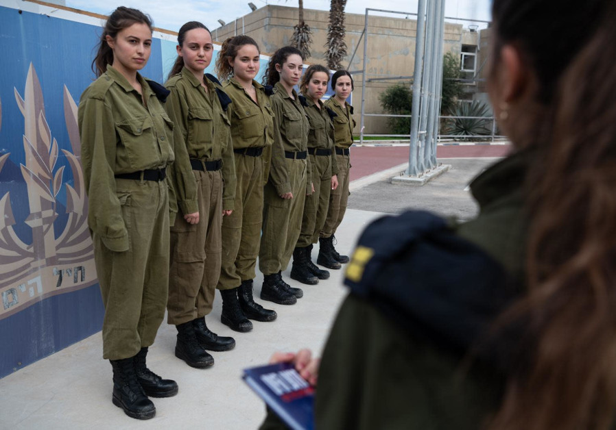 First six female recruits enlist to serve on Navy's…