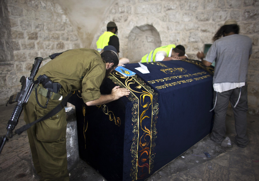 1,500 worshipers flock to Joseph's Tomb in Nablus to pray on Passover ...