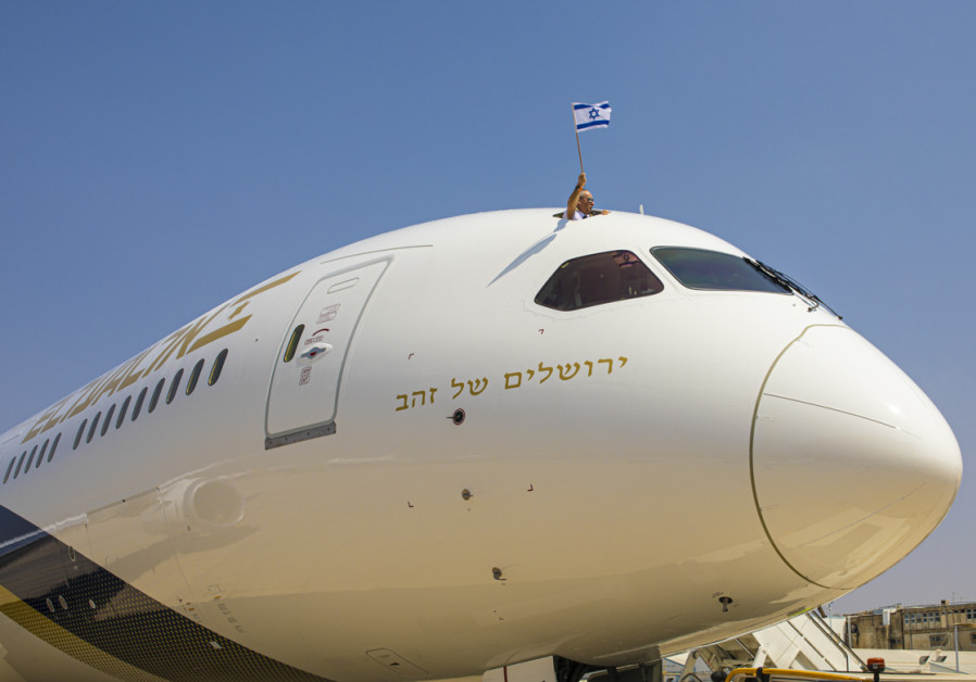 El Al's Jerusalem-inspired Dreamliner aircraft arrives in Israel ...