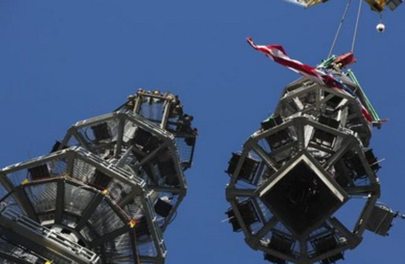 Spire completed on One World Trade Center in NYC - The Jerusalem Post