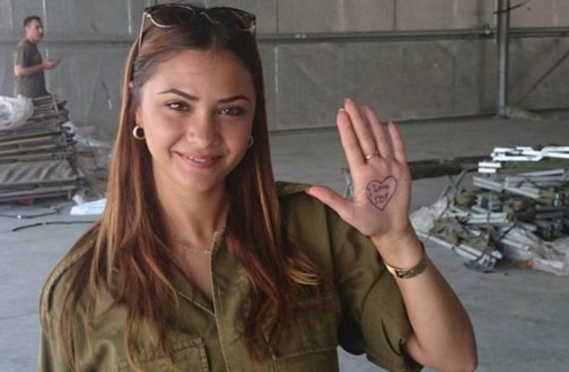 Girls show their love to IDF in new Facebook page - The Jerusalem Post