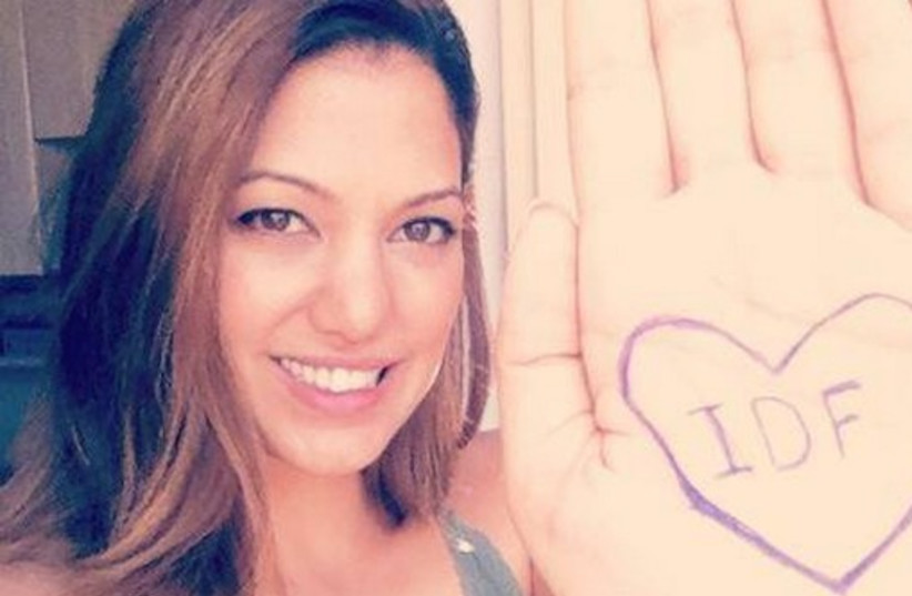 Girls show their love to IDF in new Facebook page - The Jerusalem Post
