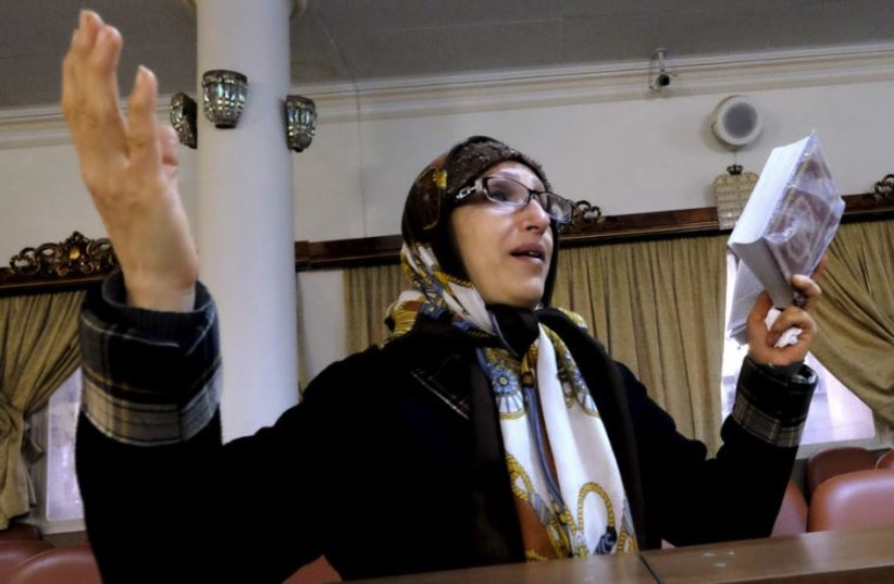 PHOTO GALLERY: Iranian Jews pray at synagogue on Palestine Street in ...