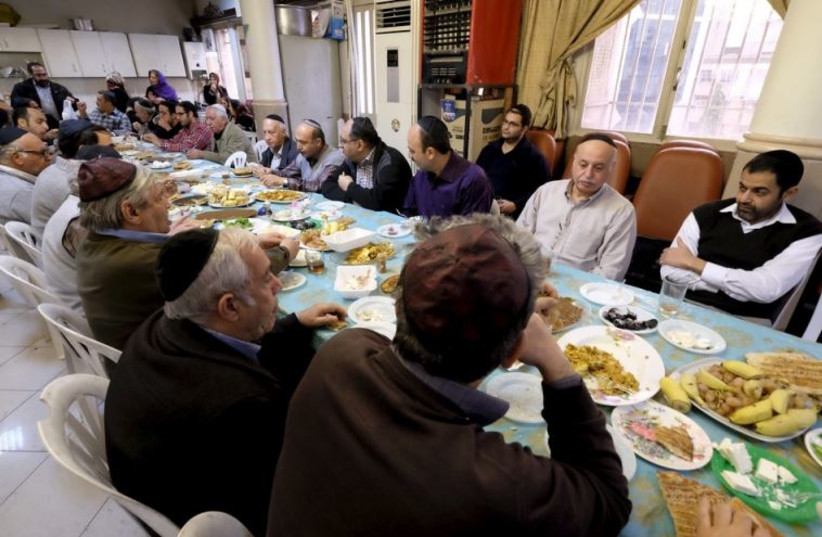 PHOTO GALLERY: Iranian Jews pray at synagogue on Palestine Street in ...