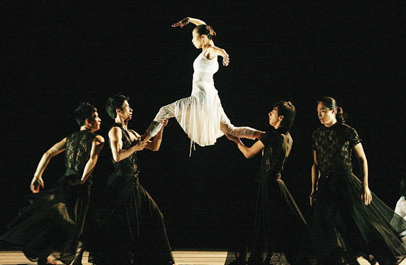 Dance review: Beijing Dance/LDTX Cold arrow – Game of Go - Israel ...