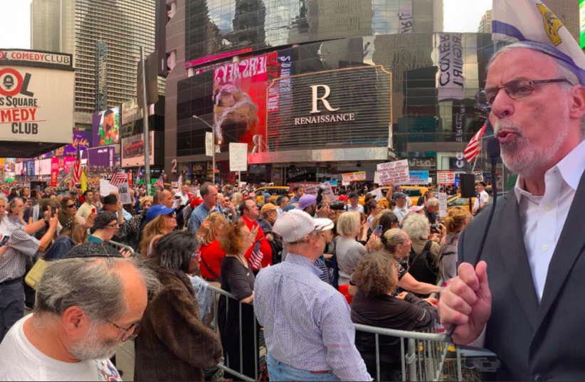 NY Assemblyman Dov Hikind speaking at the rally