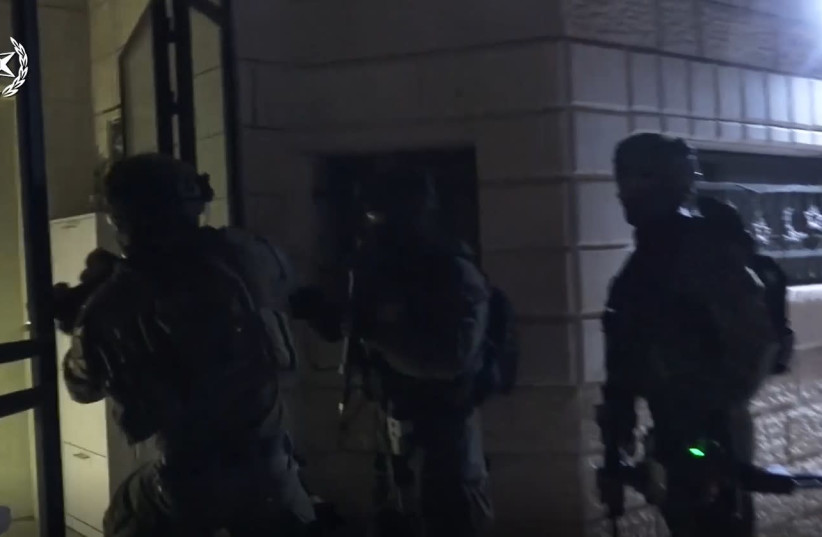 Undercover agent helps police arrest over 60 arms, drug traffickers ...