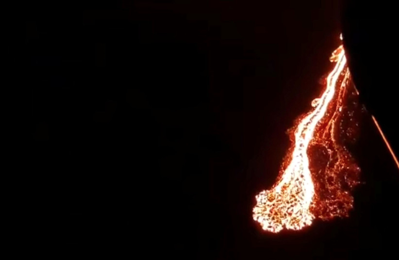Underwater volcano eruption blasted water vapor in stratosphere - study ...