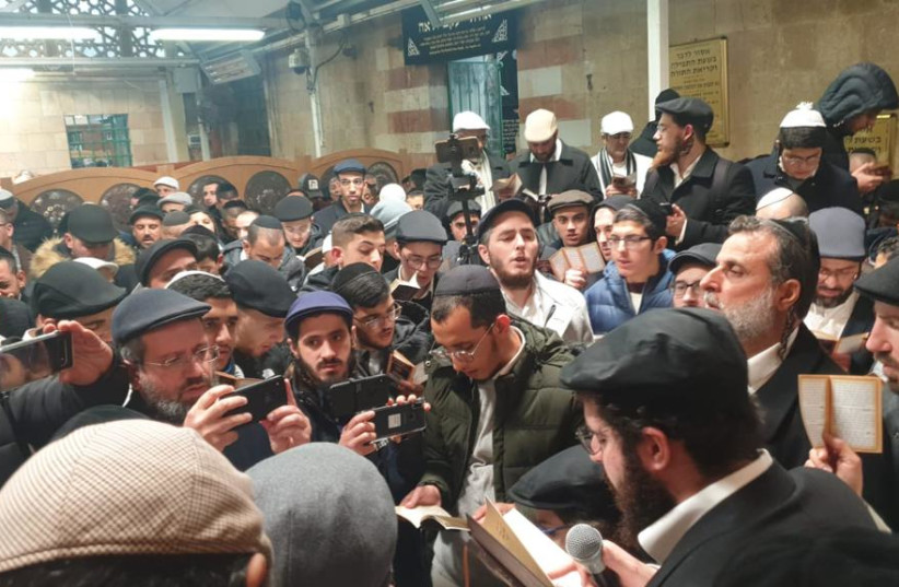 Thousands to arrive at the Cave of the Patriarchs under the leadership ...
