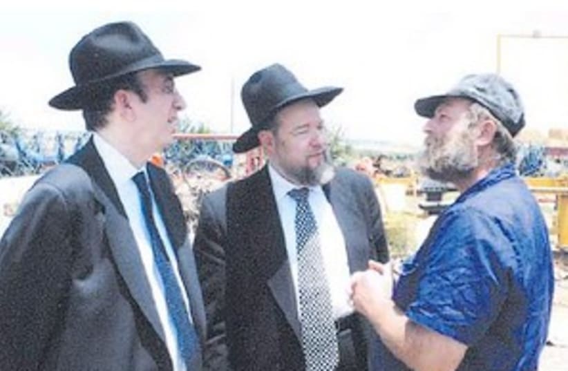 Rabbi reunites haredi families with secular children - Israel News ...