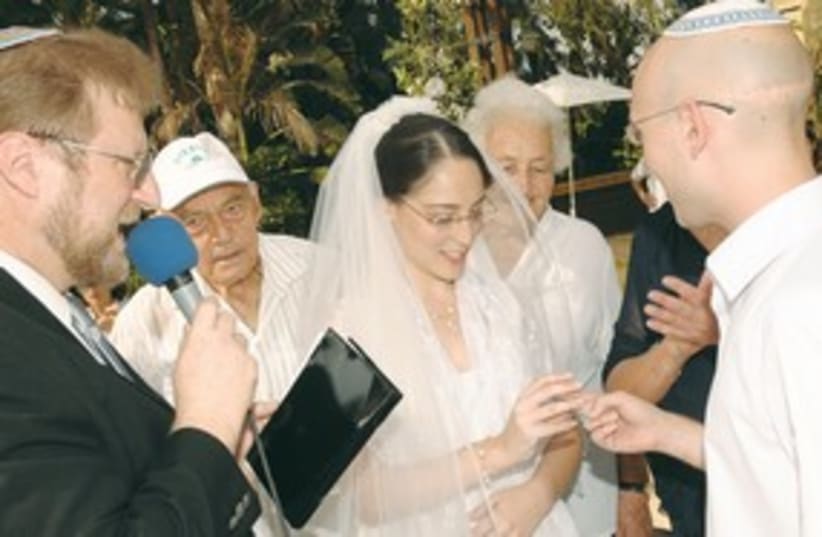Children of US intermarriages increasingly identify as Jewish - The ...