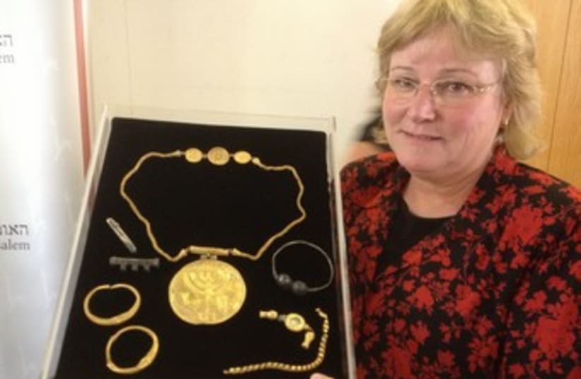 Israeli archeologists strike gold at Temple Mount - The Jerusalem Post