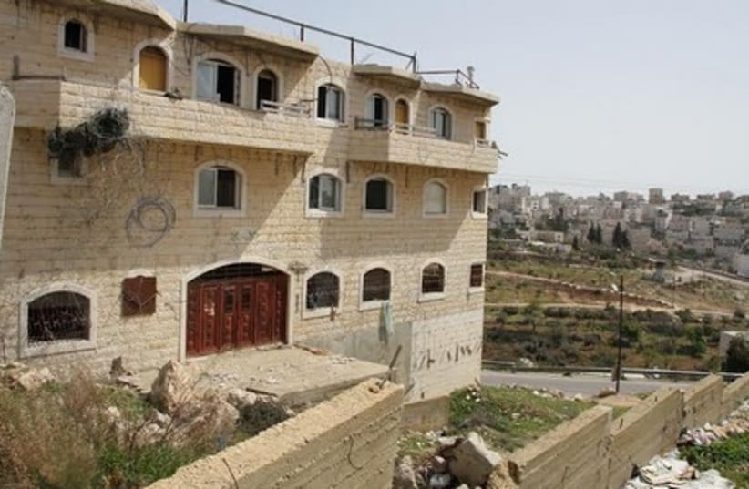 Ya’alon: Settlers can move into Hebron house - The Jerusalem Post