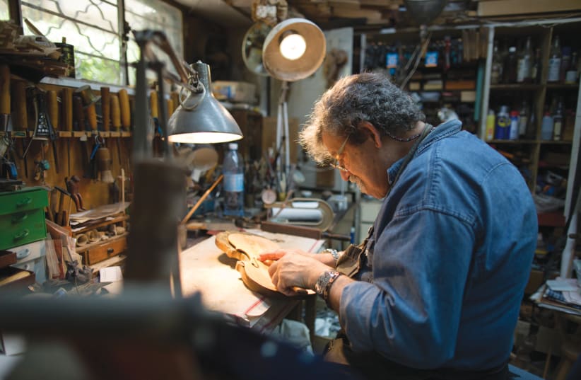 Artist memorializes Jewish lives lost in Holocaust by restoring violins ...