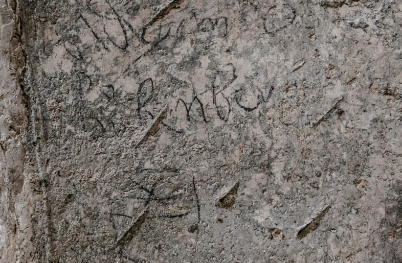 Graffiti of knight from Middle Ages discovered in King David's Tomb ...