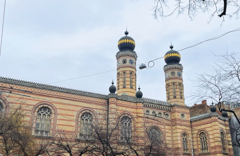 Visiting the ghosts of Jewish Budapest - The Jerusalem Post