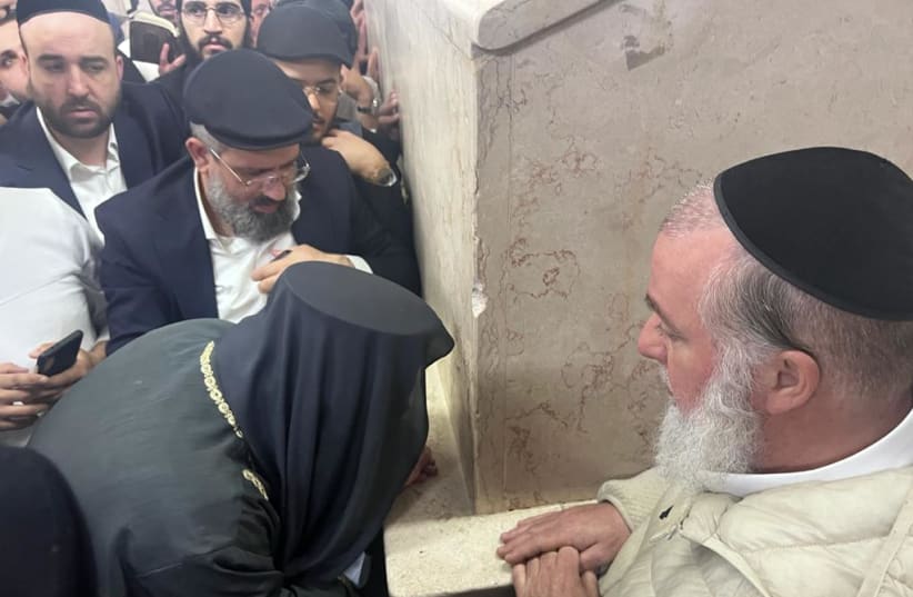Heart-touching: Rabbi Pinto visits his great-grandfather Baba Sali's ...