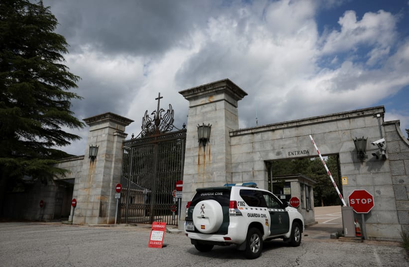 Spain begins exhumation of 128 Civil War victims from Franco mausoleum ...