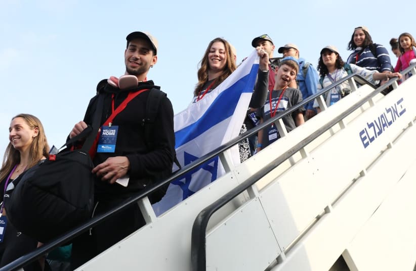 New wave of diaspora Jews make aliyah amid war - The Jerusalem Post