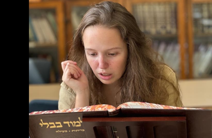 A teenage girl read the Talmud in two-and-a-half years - The Jerusalem Post