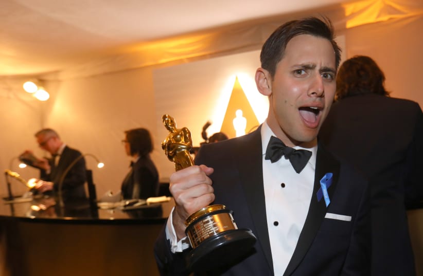 Benj Pasek becomes 8th Jewish EGOT winner with Emmy - The Jerusalem Post