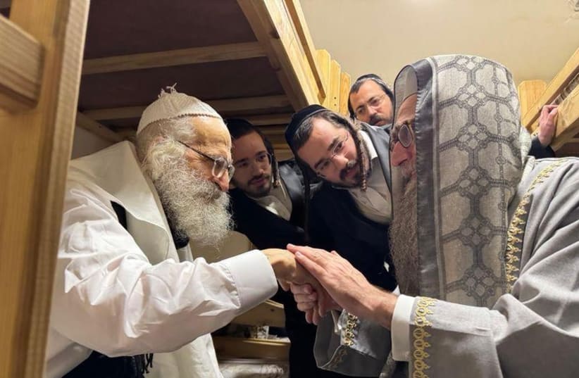 Emotional encounter: Rabbi Pinto meets the late Rabbi Shimon Shapira in ...
