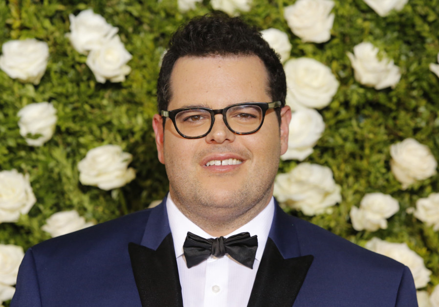 Actor Josh Gad honors his Holocaust survivor…